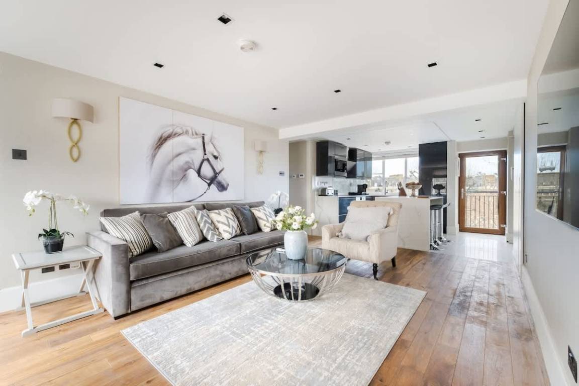 140 M² Apartment ∙ 3 Bedrooms ∙ 8 Guests - Earl's Court