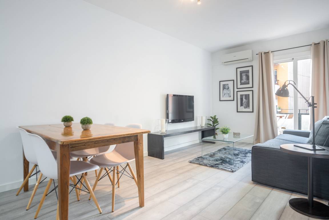 70 M² Apartamento ∙ 3 Habitaciones ∙ 4 Huéspedes - Barcelona