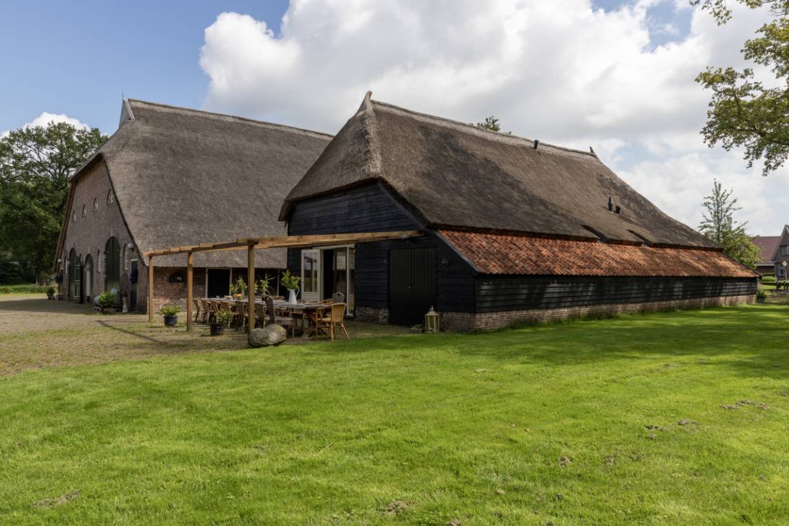 300 M² Ferienhaus ∙ 6 Schlafzimmer ∙ 18 Gäste - Staphorst