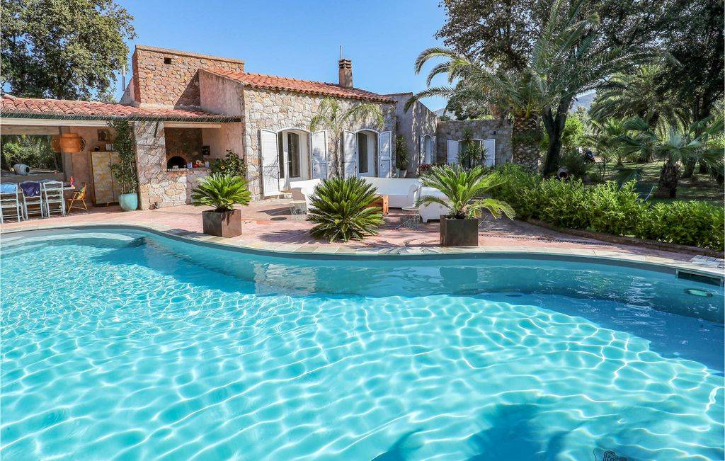 140 M² Gîte ∙ 3 Bedrooms ∙ 6 Guests - Calvi