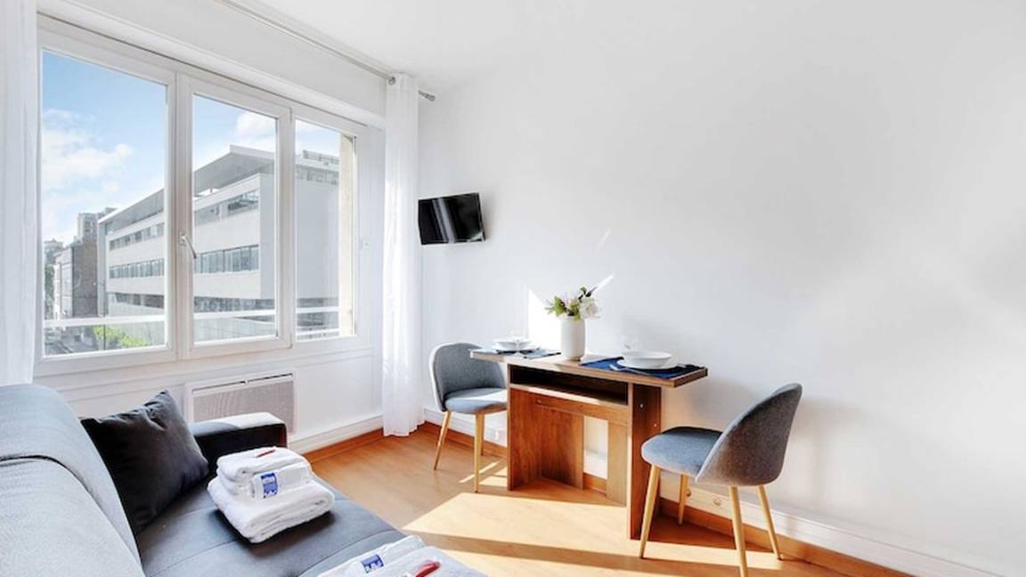 12 M² Apartment ∙ 2 Guests - Paris