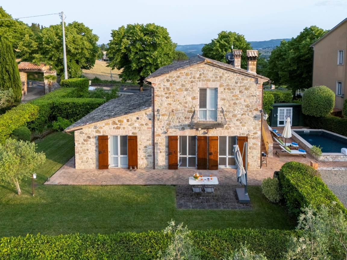 170 M² Villa ∙ 2 Bedrooms ∙ 4 Guests - Todi