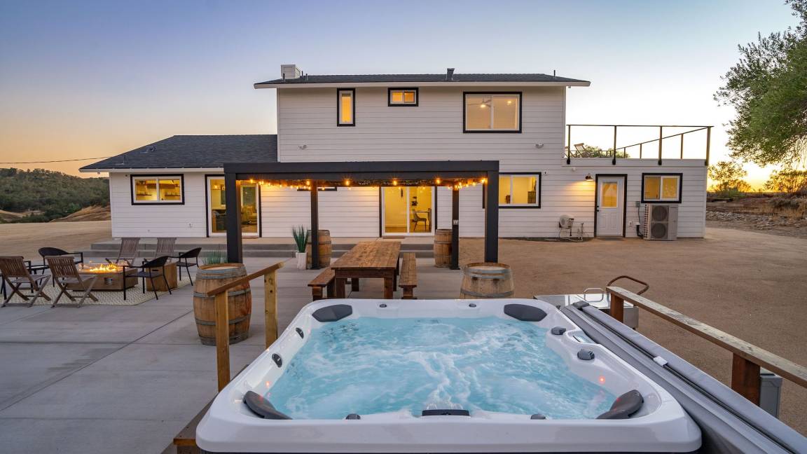 House ∙ 4 Bedrooms ∙ 10 Guests - Atascadero, CA