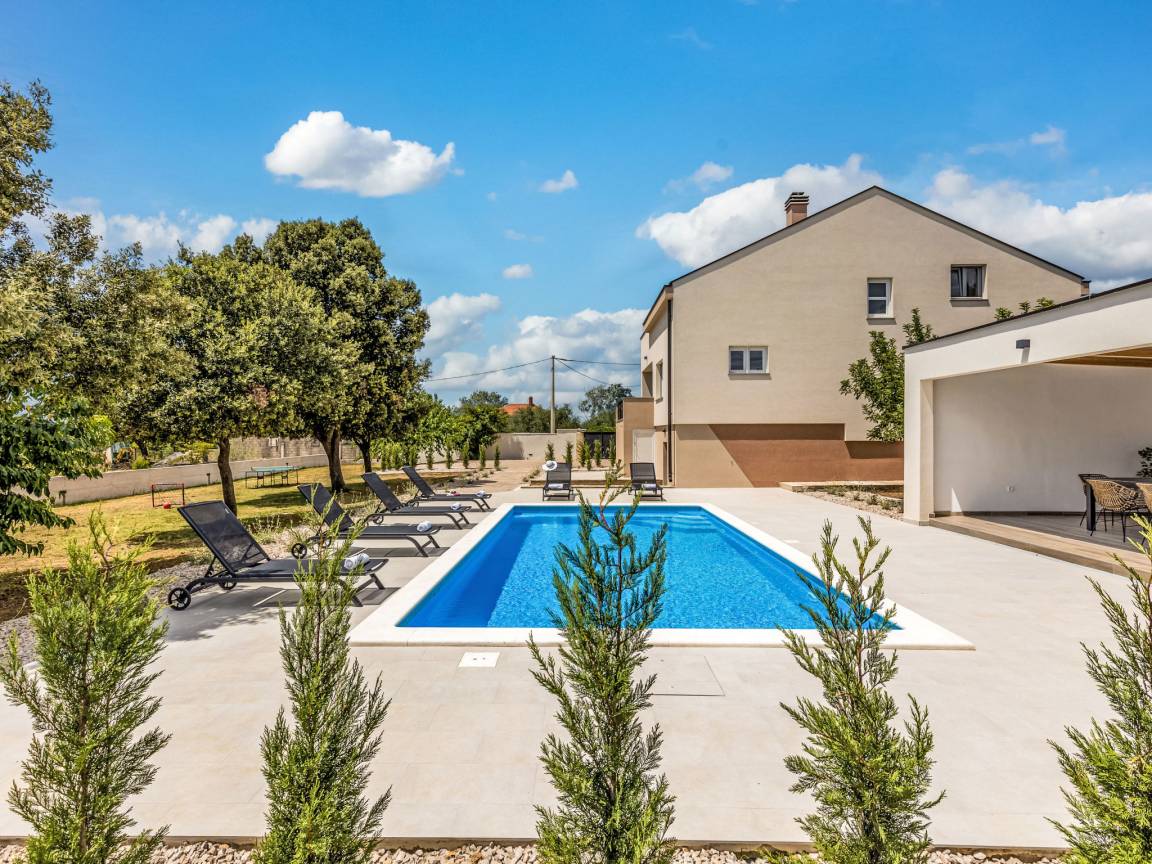 250 M² House ∙ 4 Bedrooms ∙ 8 Guests - Zadar