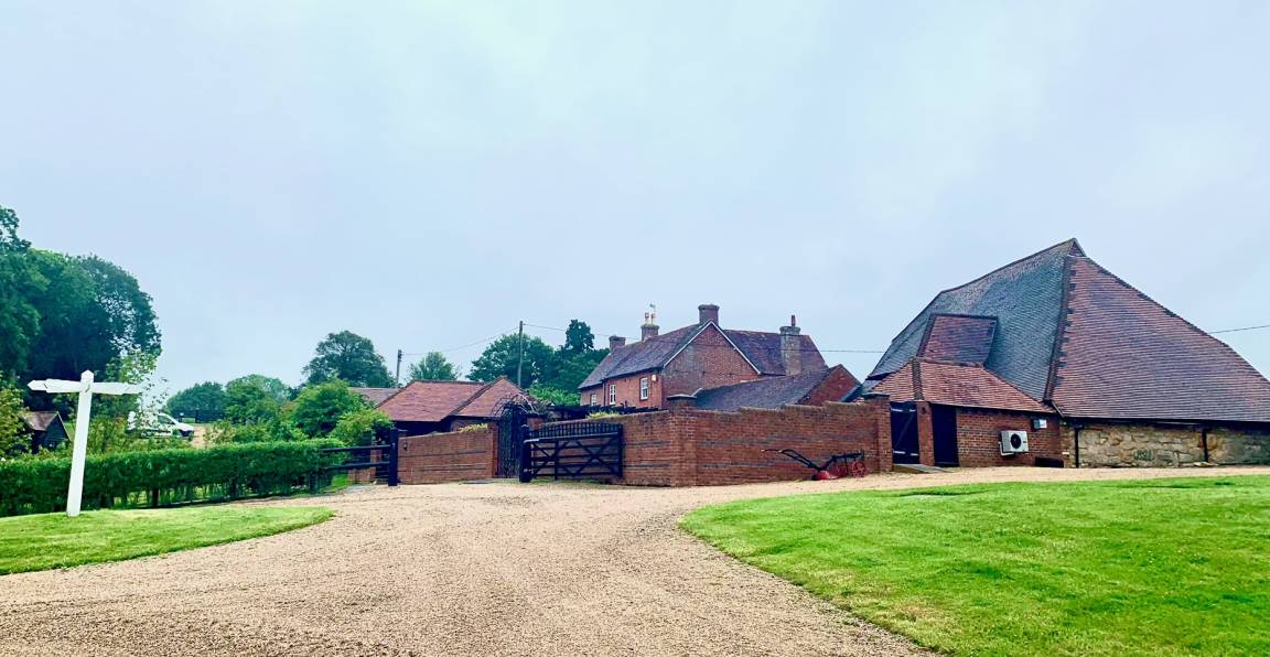340 M² Villa ∙ 11 Bedrooms ∙ 22 Guests - Pevensey