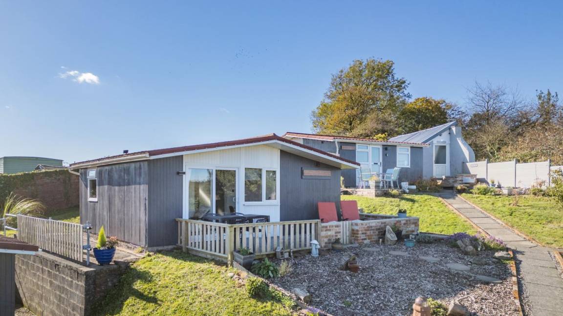 Lodge ∙ 2 Bedrooms ∙ 4 Guests - Wales