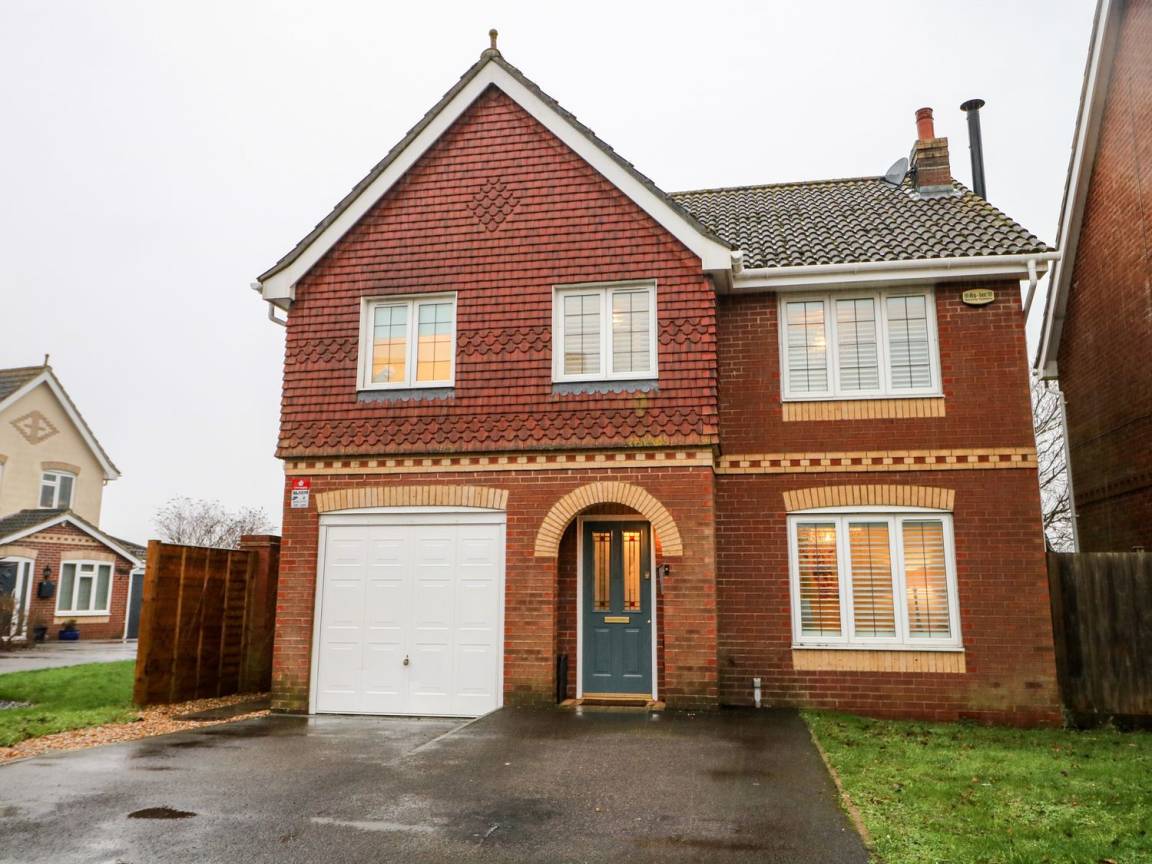 Cottage ∙ 4 Bedrooms ∙ 8 Guests - Chichester