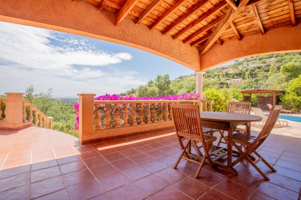 140 M² Villa ∙ 3 Chambres ∙ 6 Personnes - Hyères