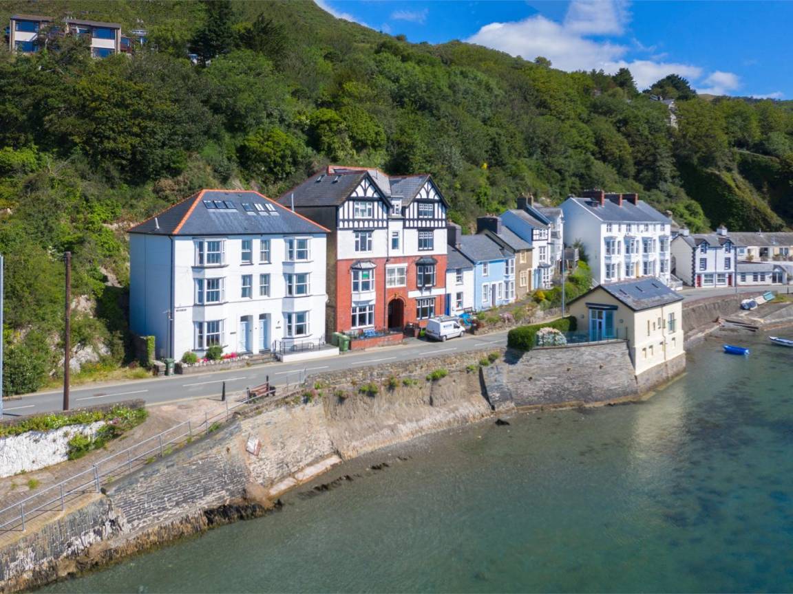 Cottage ∙ 4 Bedrooms ∙ 8 Guests - Borth