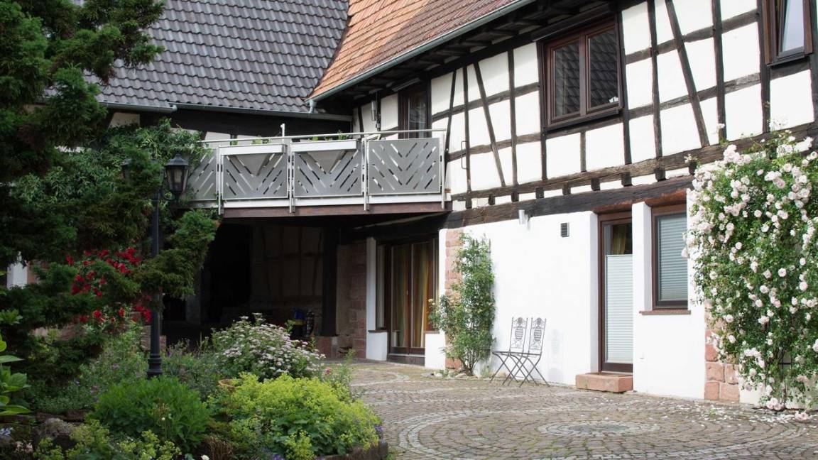 60 M² Ferienwohnung ∙ 1 Schlafzimmer ∙ 2 Gäste - Kandel