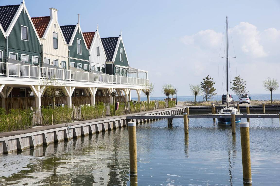 Bungalow ∙ 5 Bedrooms ∙ 10 Guests - Volendam