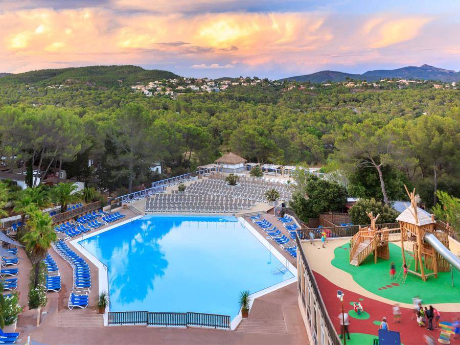 32 M² Caravan ∙ 2 Bedrooms ∙ 6 Guests - Fréjus