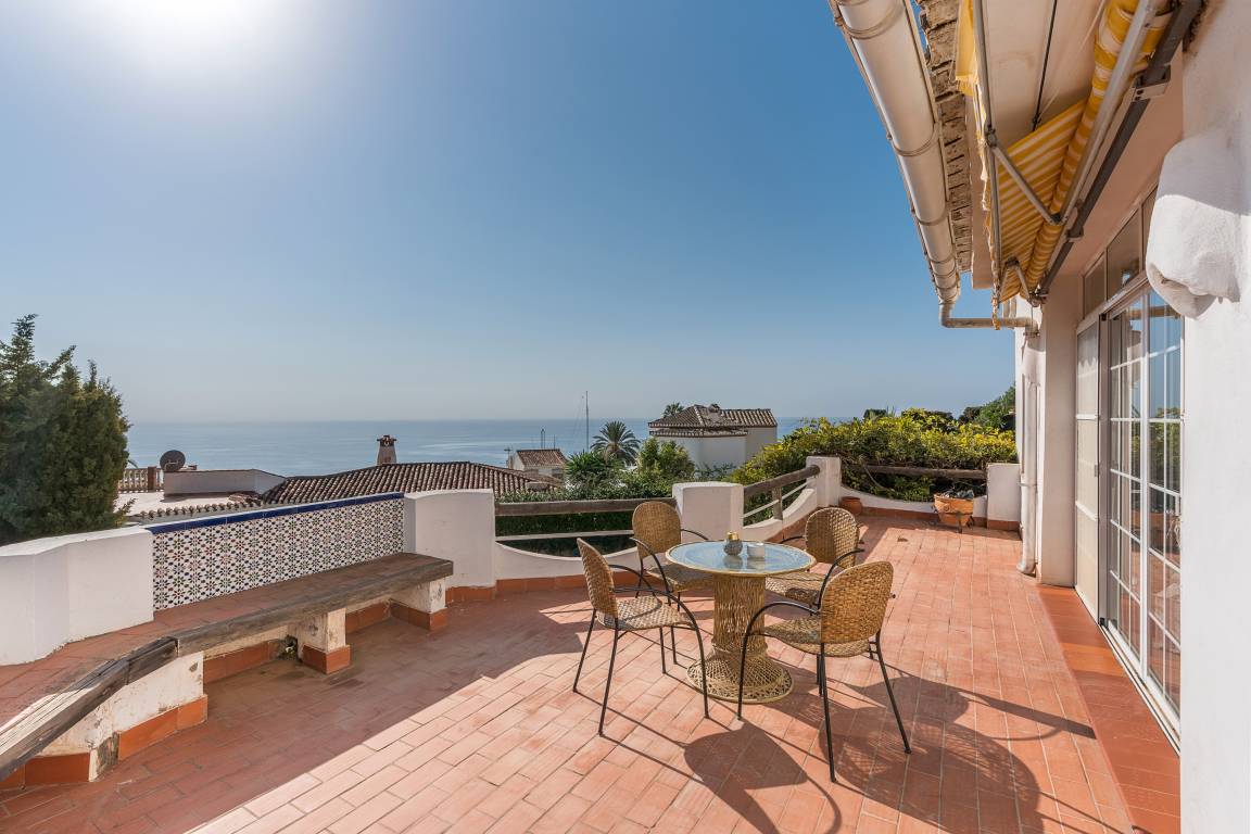 130 M² Apartamento ∙ 2 Habitaciones ∙ 6 Huéspedes - Salobreña