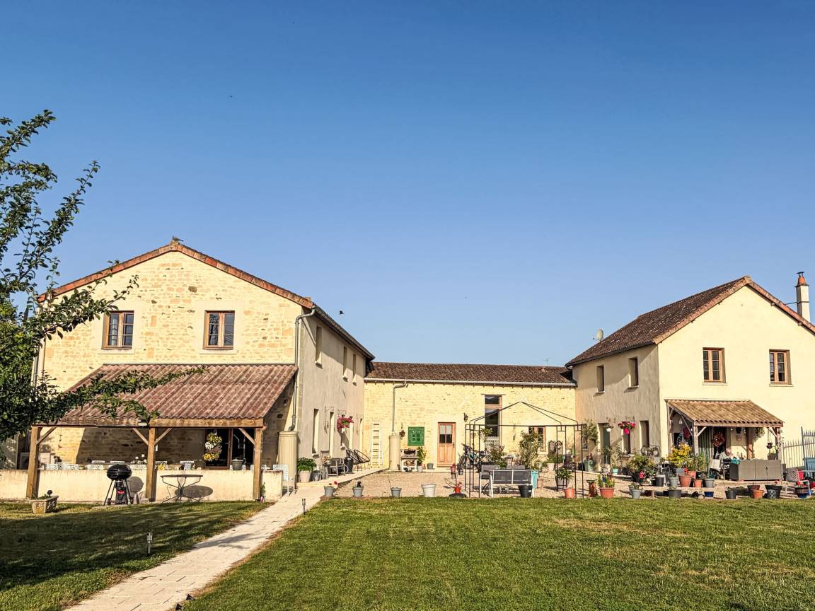 260 M² Maison De Vacances ∙ 6 Chambres ∙ 17 Personnes - Montreuil-Bellay