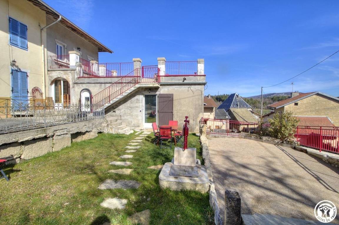 180 M² Gîte ∙ 5 Chambres ∙ 12 Personnes - Ambérieu-en-Bugey