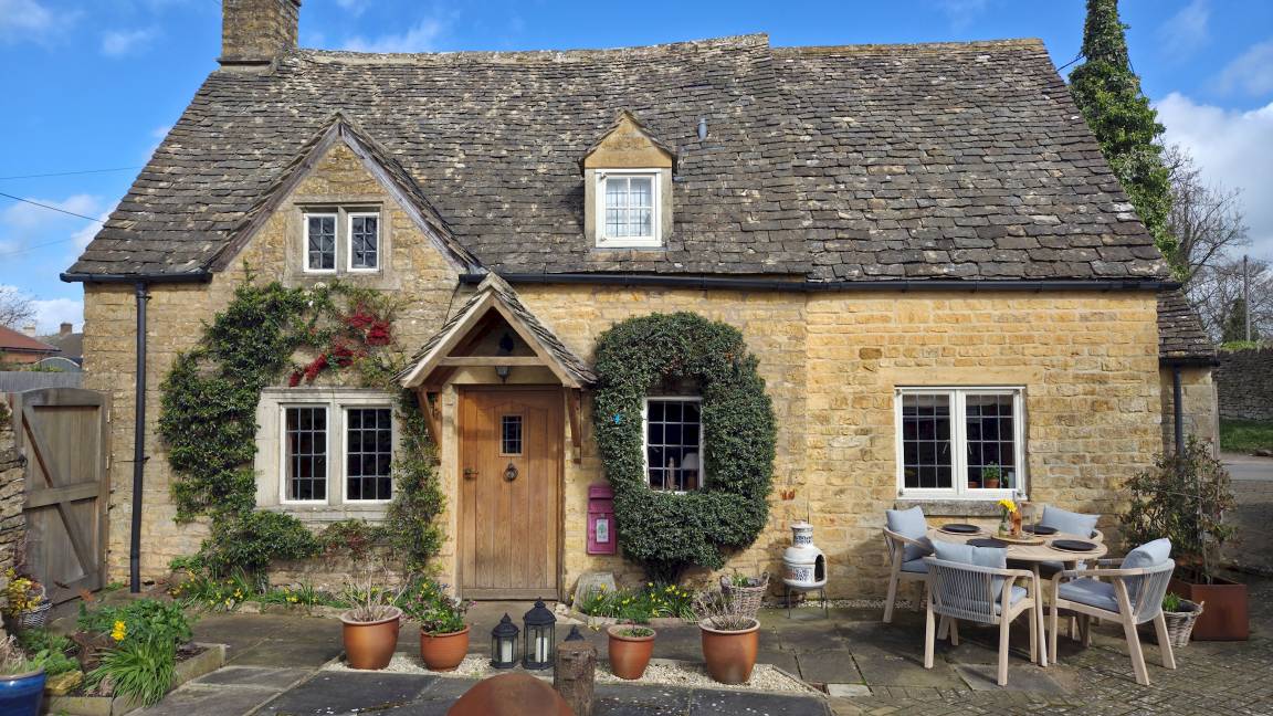 111 M² House ∙ 2 Bedrooms ∙ 4 Guests - Bourton-on-the-Water