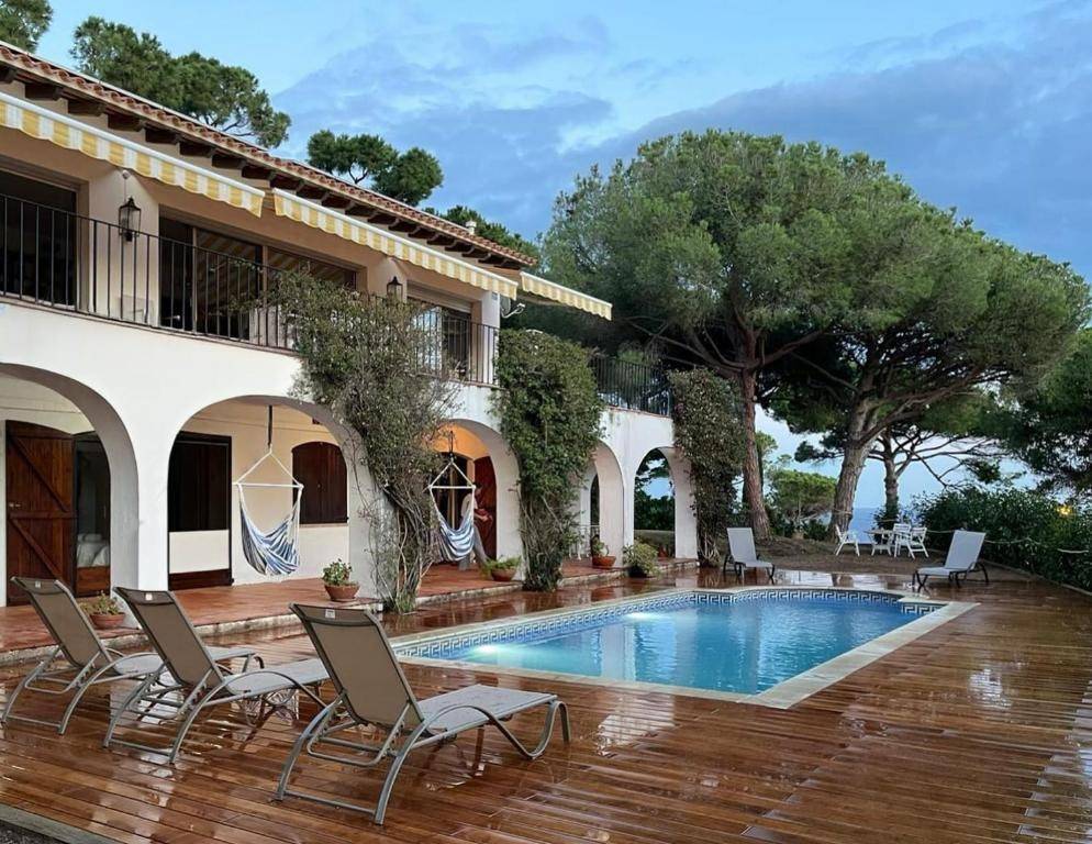 240 M² House ∙ 5 Bedrooms ∙ 10 Guests - Blanes