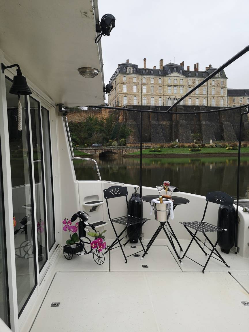 50 M² Péniche ∙ 1 Chambre ∙ 2 Personnes - Sarthe