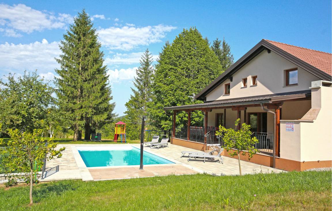 305 M² House ∙ 4 Bedrooms ∙ 10 Guests - Ogulin