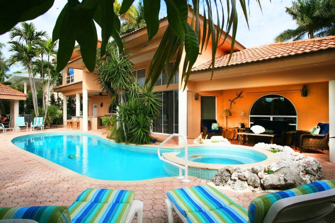 242 M² House ∙ 4 Bedrooms ∙ 10 Guests - Key Colony Beach, FL