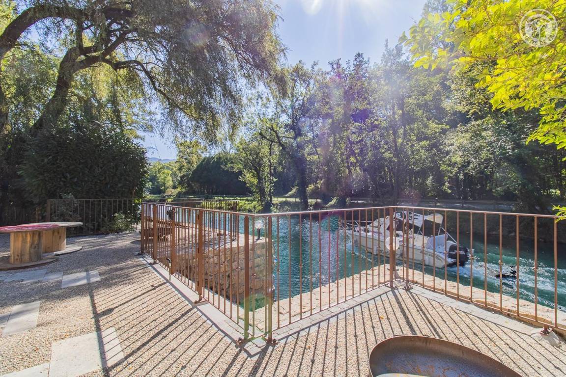300 M² Gîte ∙ 8 Chambres ∙ 15 Personnes - Culoz