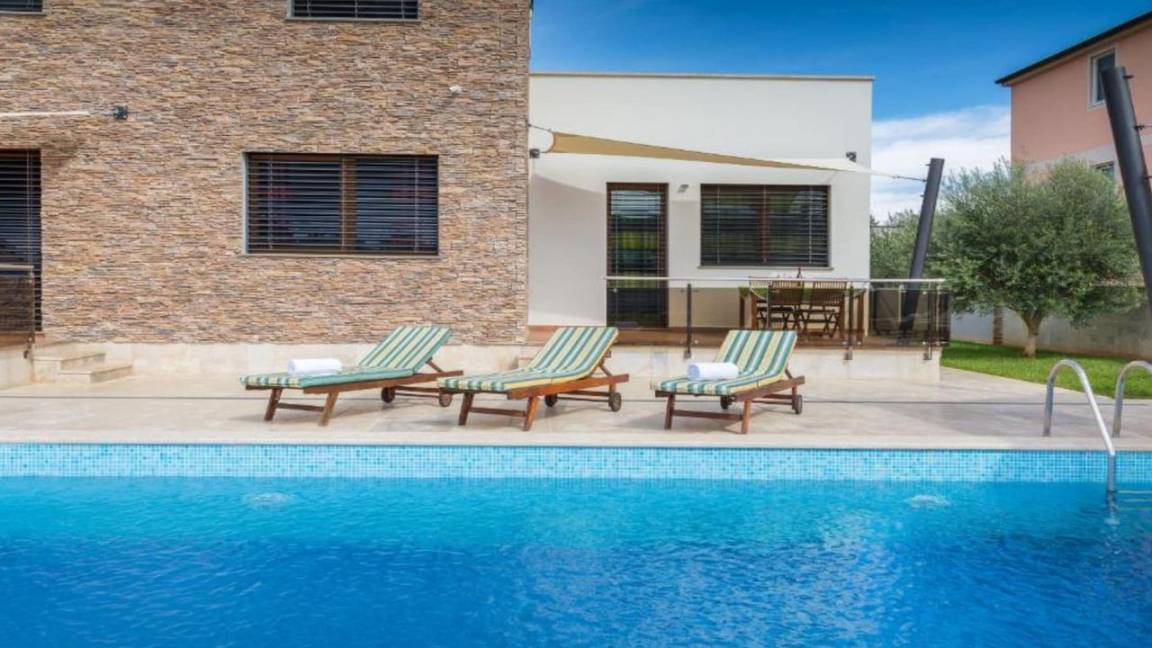 210 M² Ferienwohnung ∙ 4 Schlafzimmer ∙ 8 Gäste - Premantura