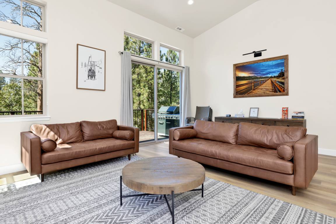 231 M² Cabin ∙ 4 Bedrooms ∙ 16 Guests - California