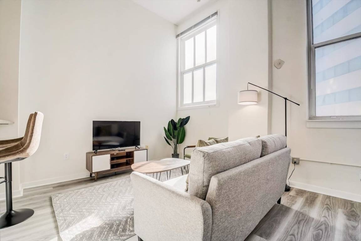 Apartment ∙ 2 Bedrooms ∙ 6 Guests - White River State Park, Indianapolis