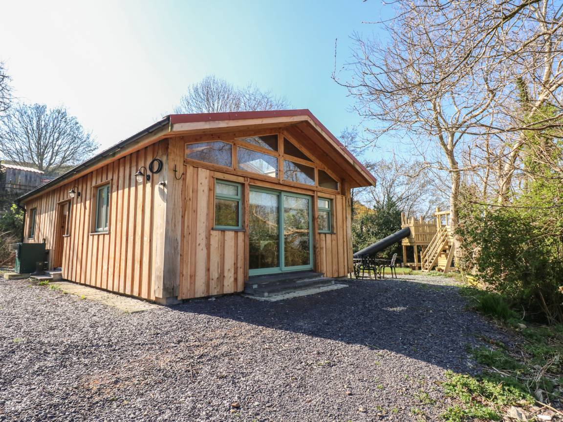 Cottage ∙ 2 Bedrooms ∙ 4 Guests - Bethesda