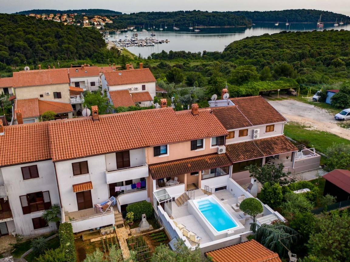 140 M² Appartement ∙ 3 Chambres ∙ 6 Personnes - Pula