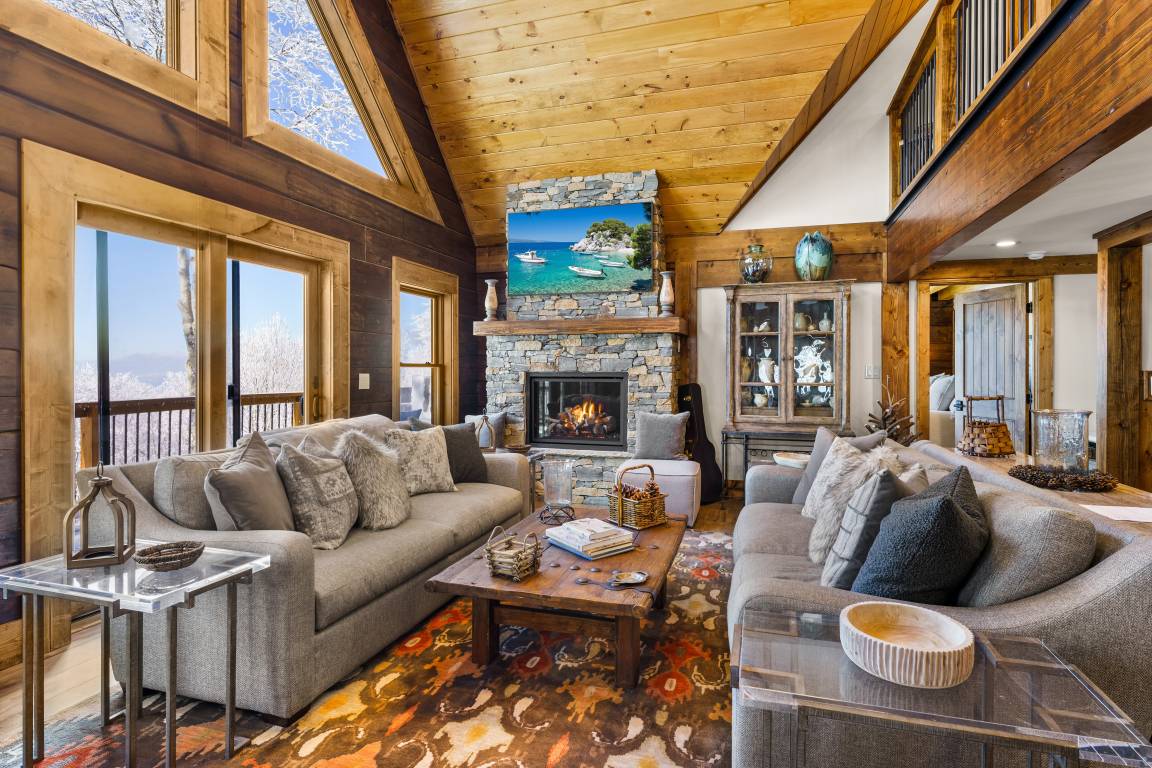 339 M² Cabin ∙ 5 Bedrooms ∙ 19 Guests - North Carolina