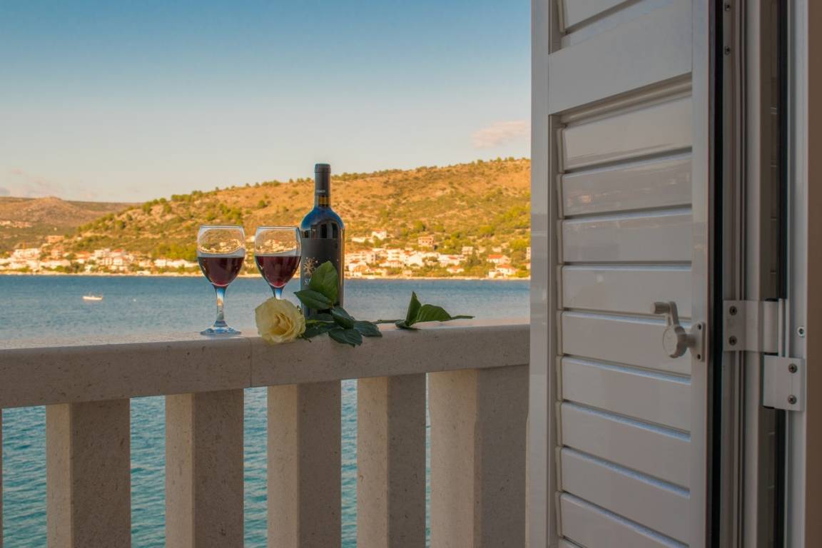 184 M² House ∙ 6 Bedrooms ∙ 12 Guests - Primošten