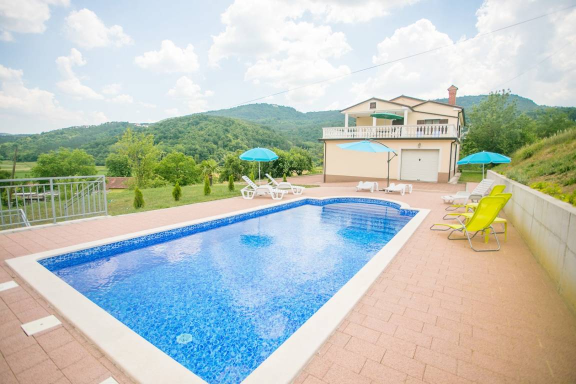 200 M² Villa ∙ 4 Makuuhuonetta ∙ 8 Vierasta - Kroatia