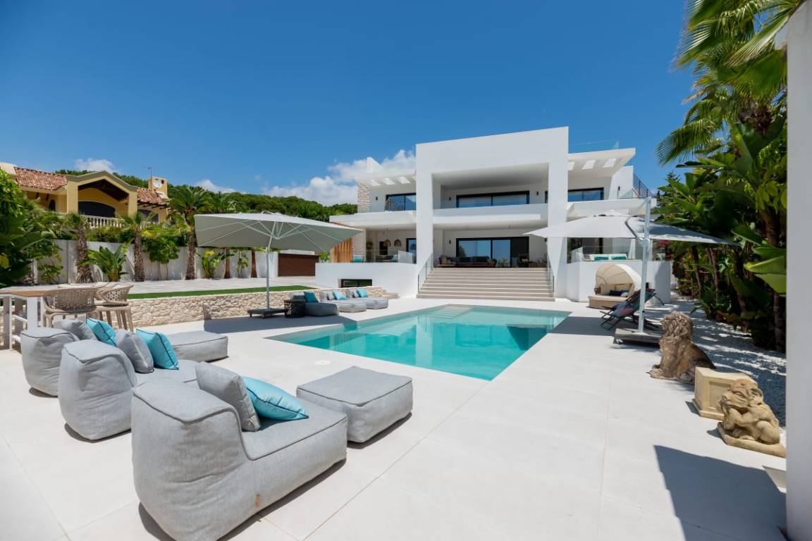 628 M² Villa ∙ 5 Bedrooms ∙ 15 Guests - Marbella