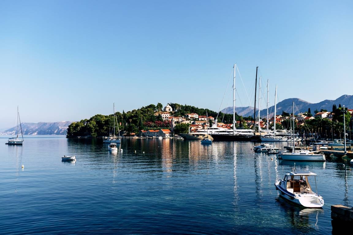 70 M² Ferienwohnung ∙ 2 Schlafzimmer ∙ 6 Gäste - Cavtat