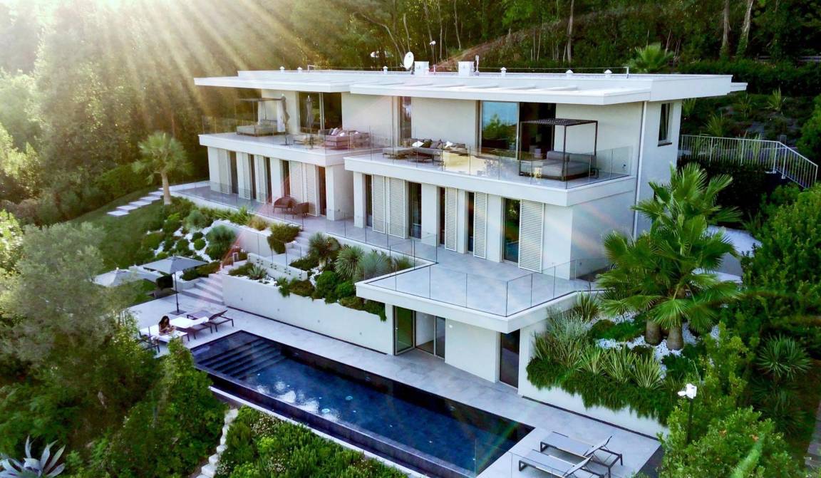 170 M² Villa ∙ 2 Bedrooms ∙ 4 Guests - Gardone Riviera