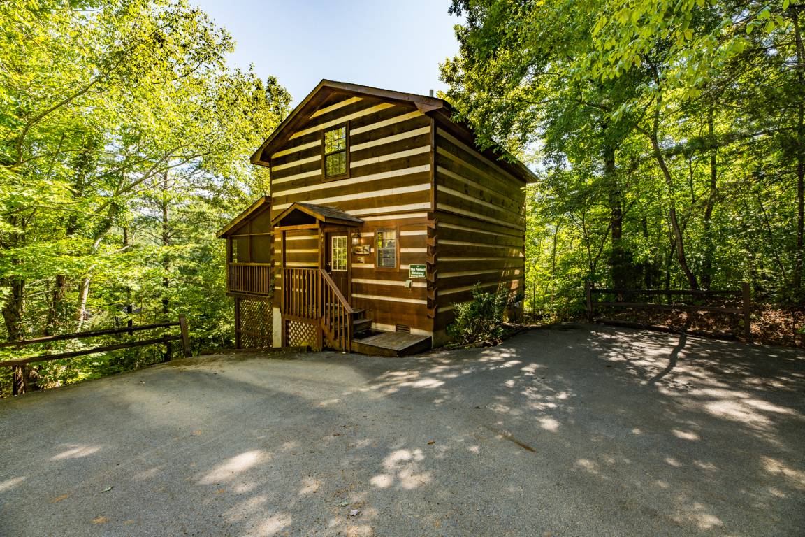 Cabin ∙ 1 Bedroom ∙ 5 Guests - Pigeon Forge, TN