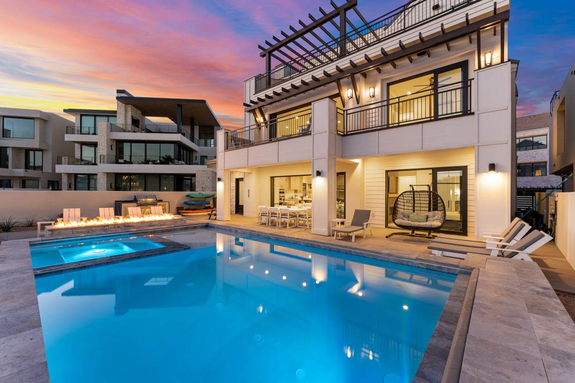 1030 M² House ∙ 14 Bedrooms ∙ 52 Guests - St. George, USA