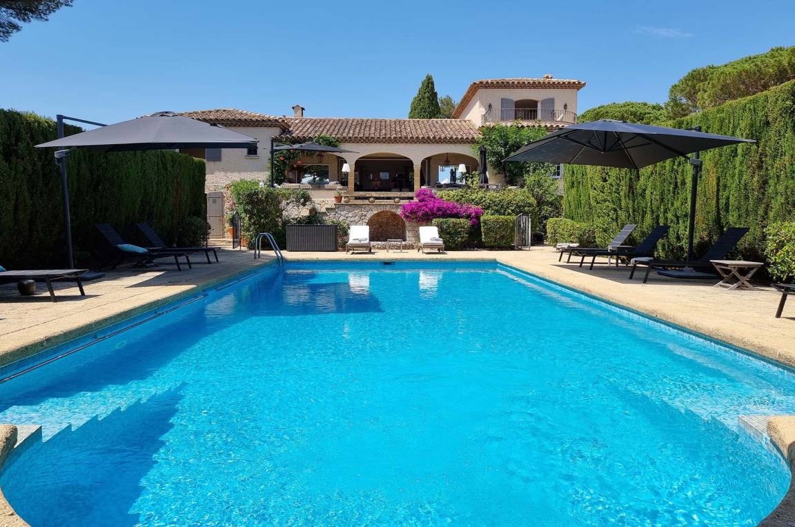 550 M² Villa ∙ 11 Chambres ∙ 22 Personnes - Var
