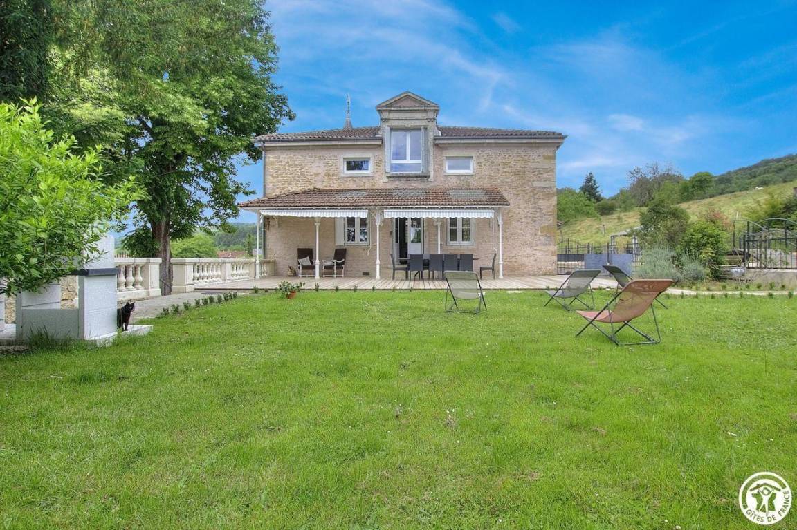 182 M² Gîte ∙ 5 Chambres ∙ 10 Personnes - Ain