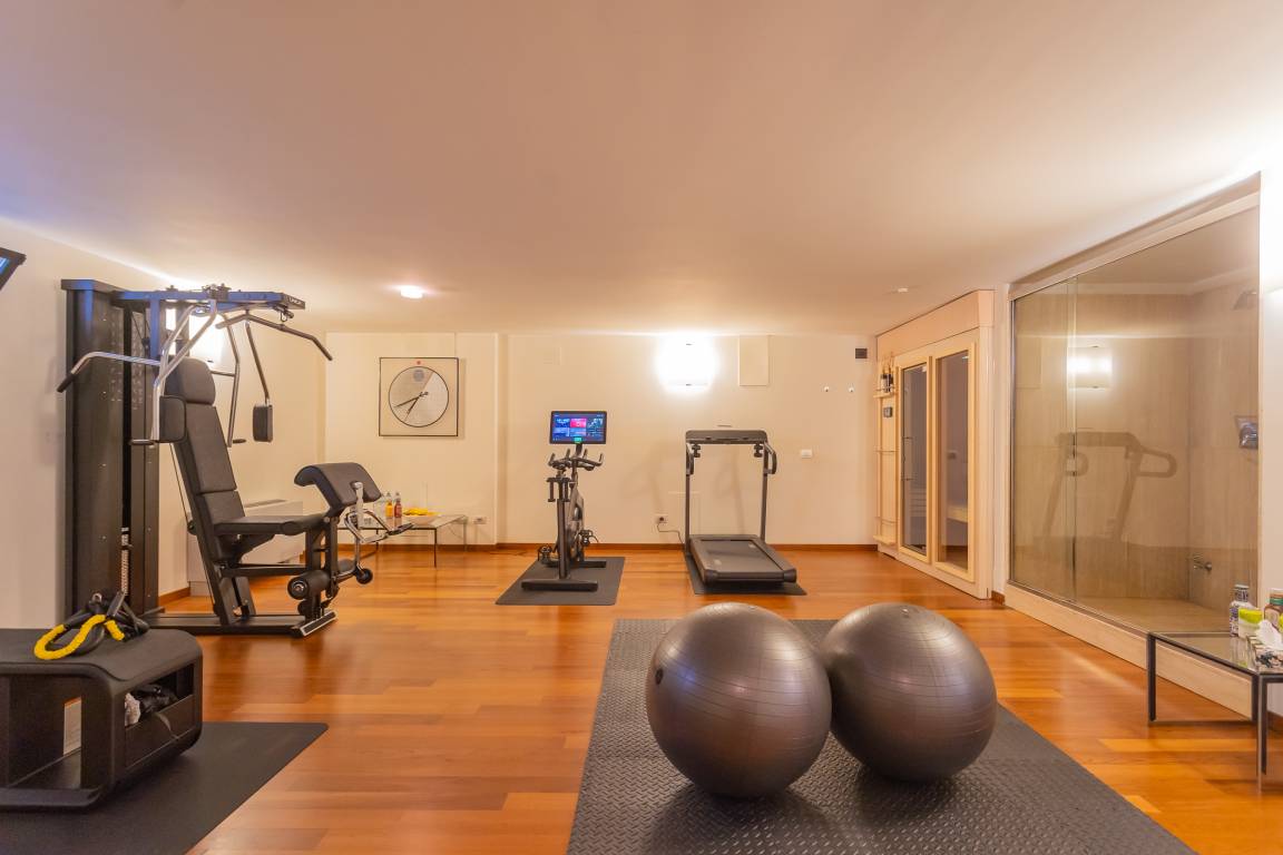 250 M² Villa ∙ 4 Bedrooms ∙ 8 Guests - Como
