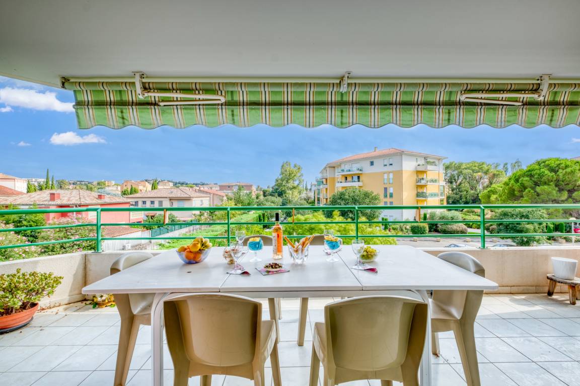 98 M² Appartement ∙ 2 Chambres ∙ 4 Personnes - Fréjus