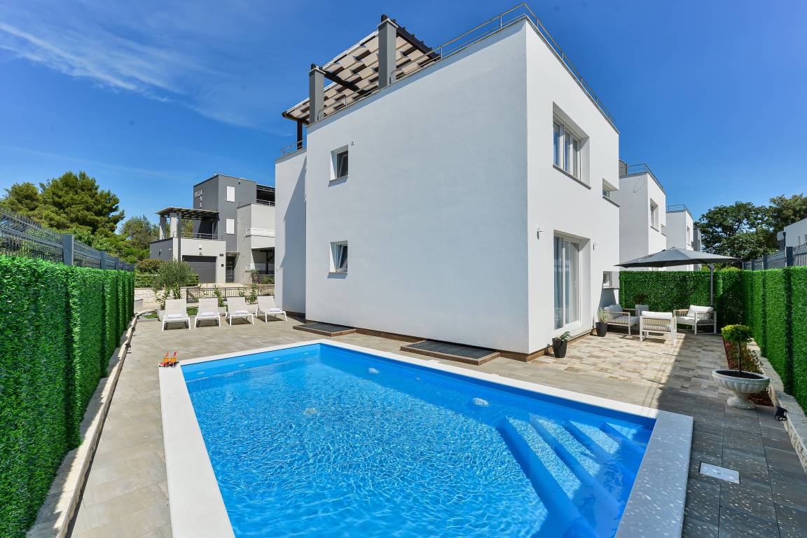 Villa ∙ 6 Bedrooms ∙ 8 Guests - Zadar