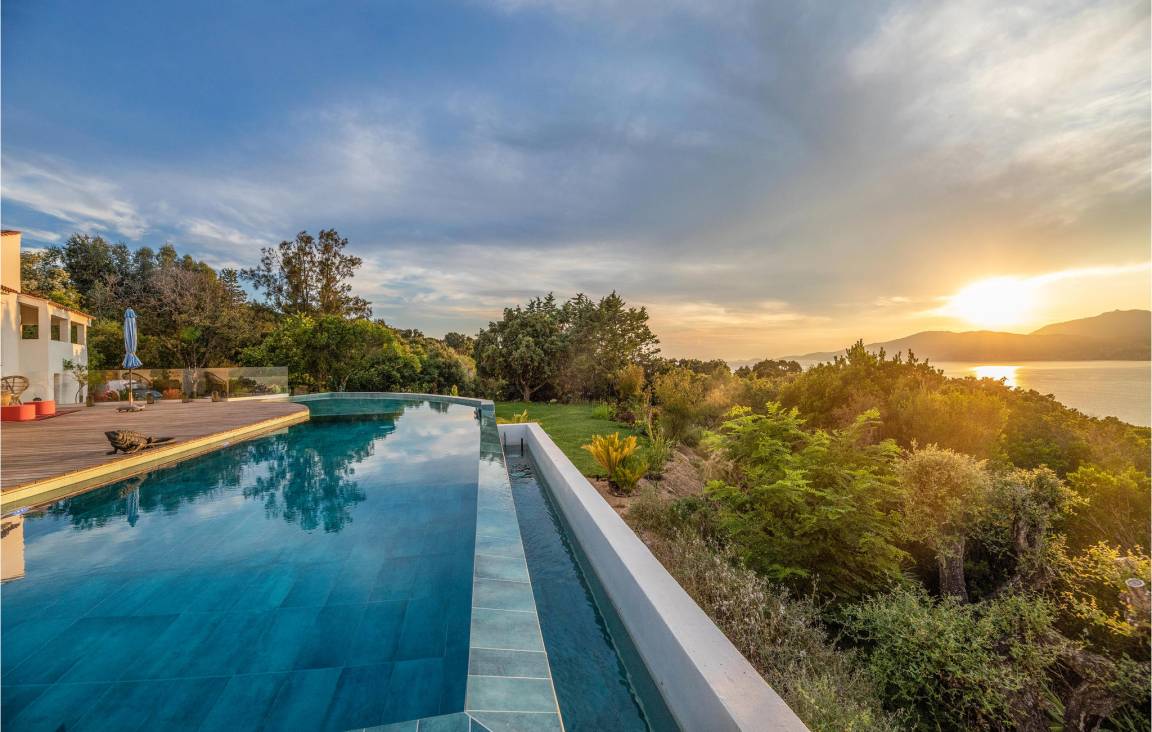 380 M² Casa ∙ 6 Habitaciones ∙ 12 Huéspedes - Ajaccio