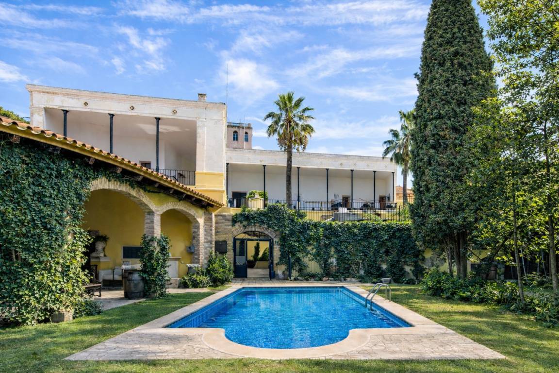 2000 M² Villa ∙ 15 Bedrooms ∙ 39 Guests - Calafell