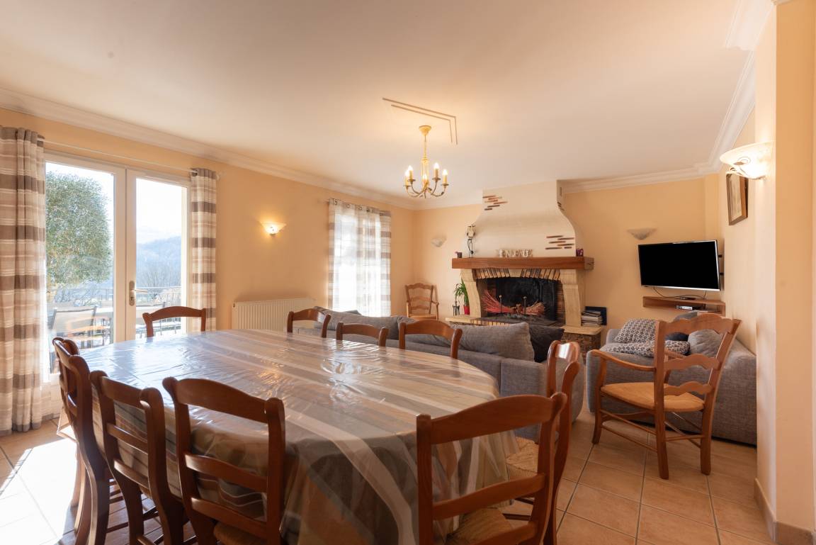 220 M² House ∙ 5 Bedrooms ∙ 13 Guests - Lourdes