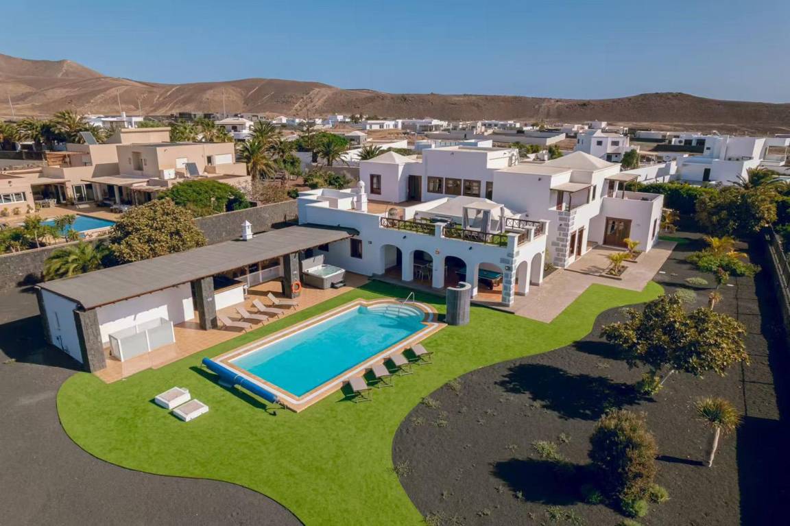 400 M² Villa ∙ 9 Chambres ∙ 21 Personnes - Costa Teguise