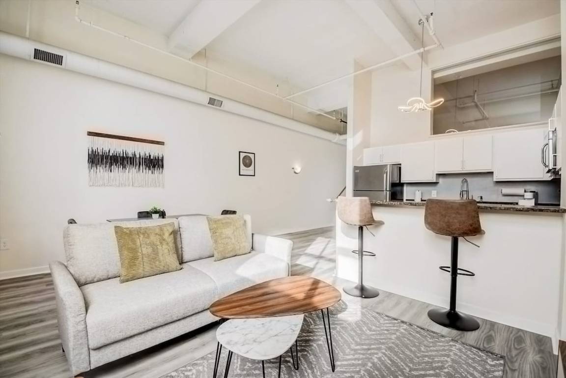 Apartment ∙ 2 Bedrooms ∙ 6 Guests - Indianapolis, IN