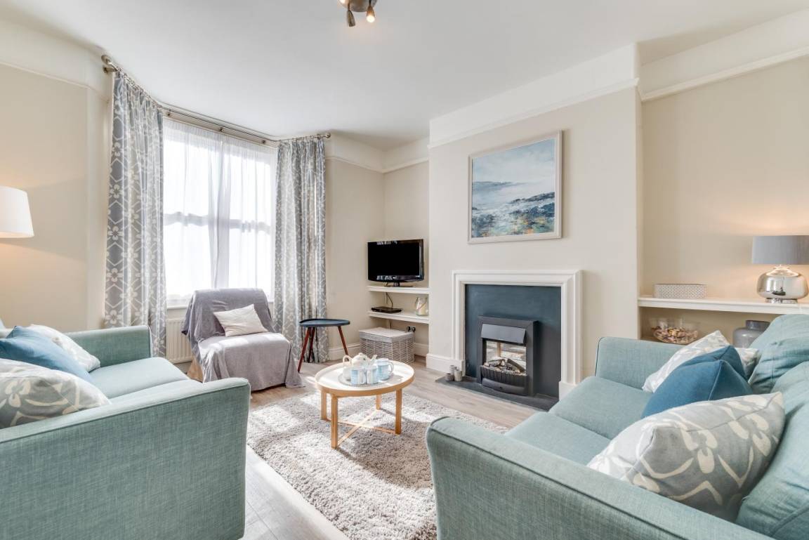 Cottage ∙ 4 Bedrooms ∙ 8 Guests - Padstow
