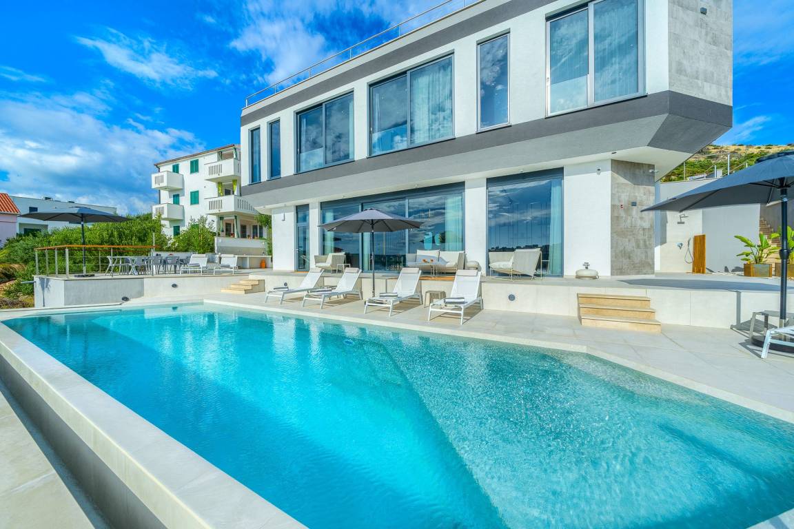 340 M² Villa ∙ 5 Bedrooms ∙ 10 Guests - Primošten